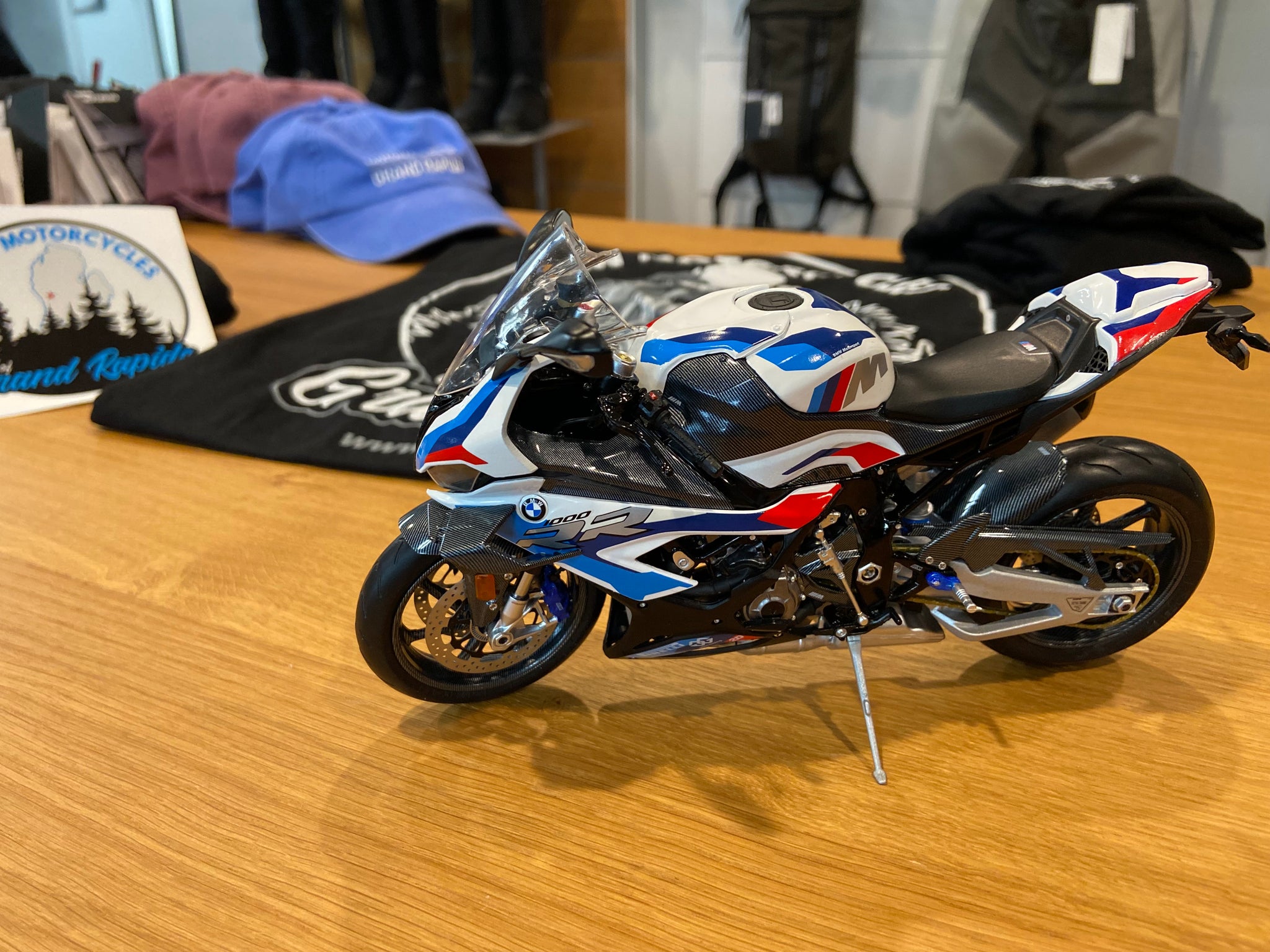 BMW M1000RR 1:10 SCALE MODEL – BMW Motorcycles of Grand Rapids