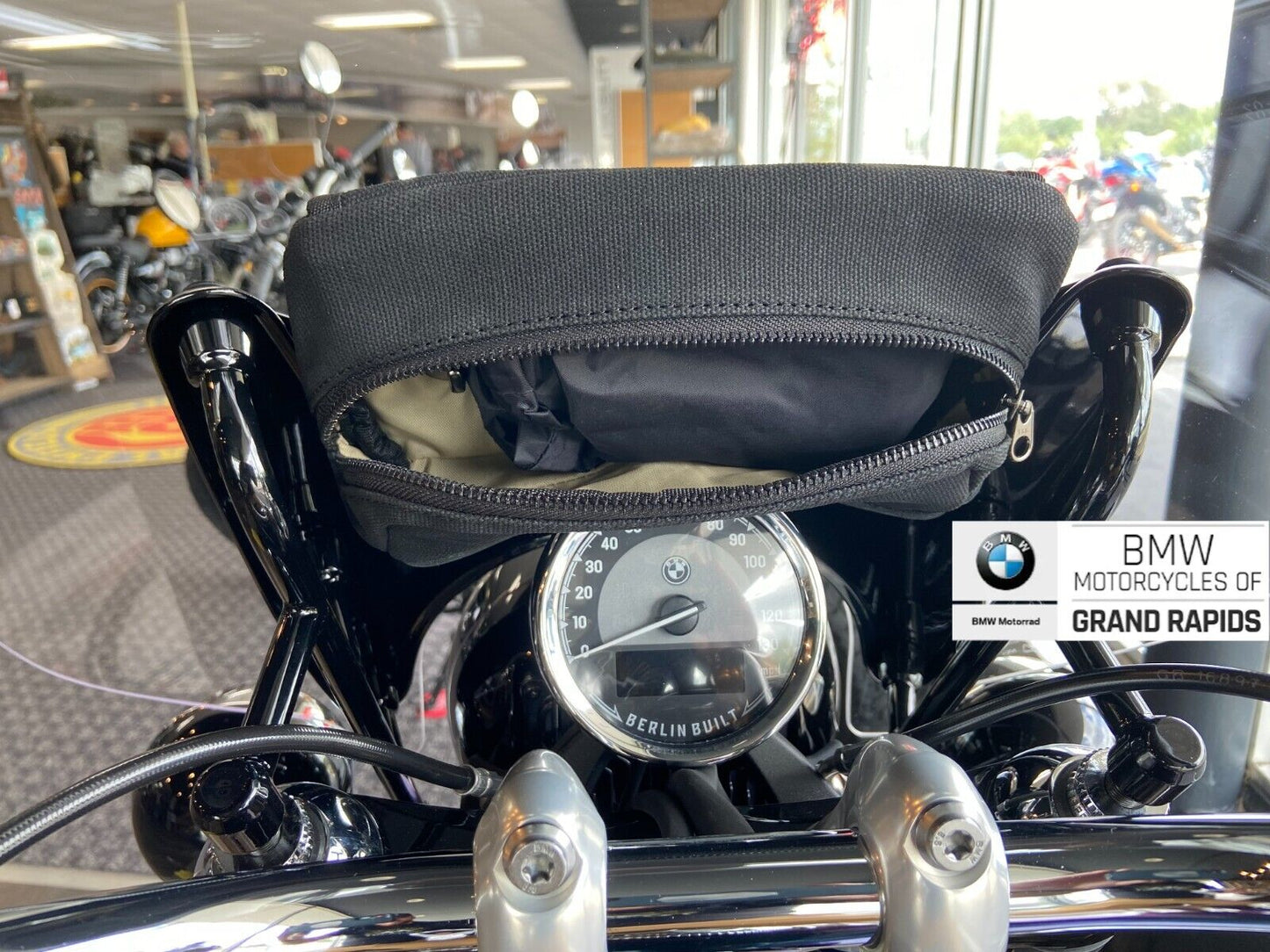 BMW WINDSHIELD BAG FITS 2021-2023 BMW R18 CLASSIC – BMW Motorcycles of ...